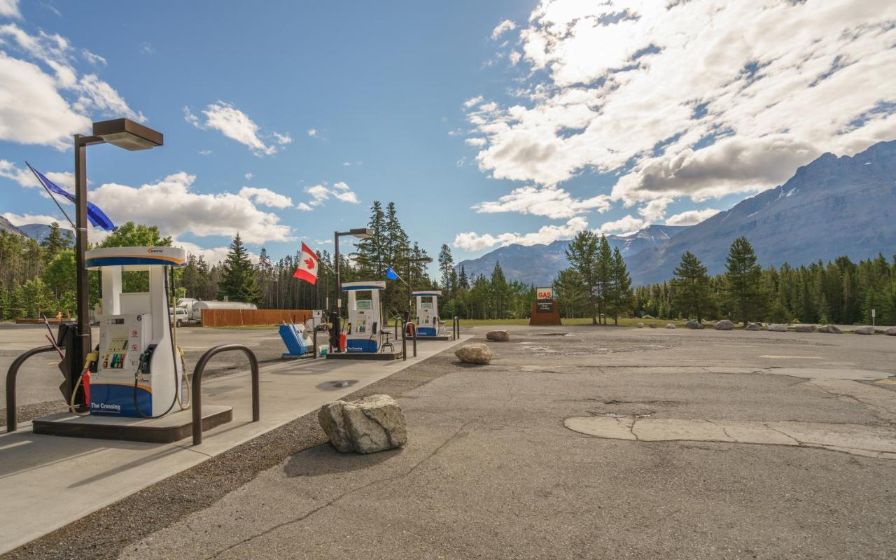 HOTEL CROSSING | ⋆⋆⋆ | SASKATCHEWAN RIVER CROSSING, CANADA | SEASON ...
