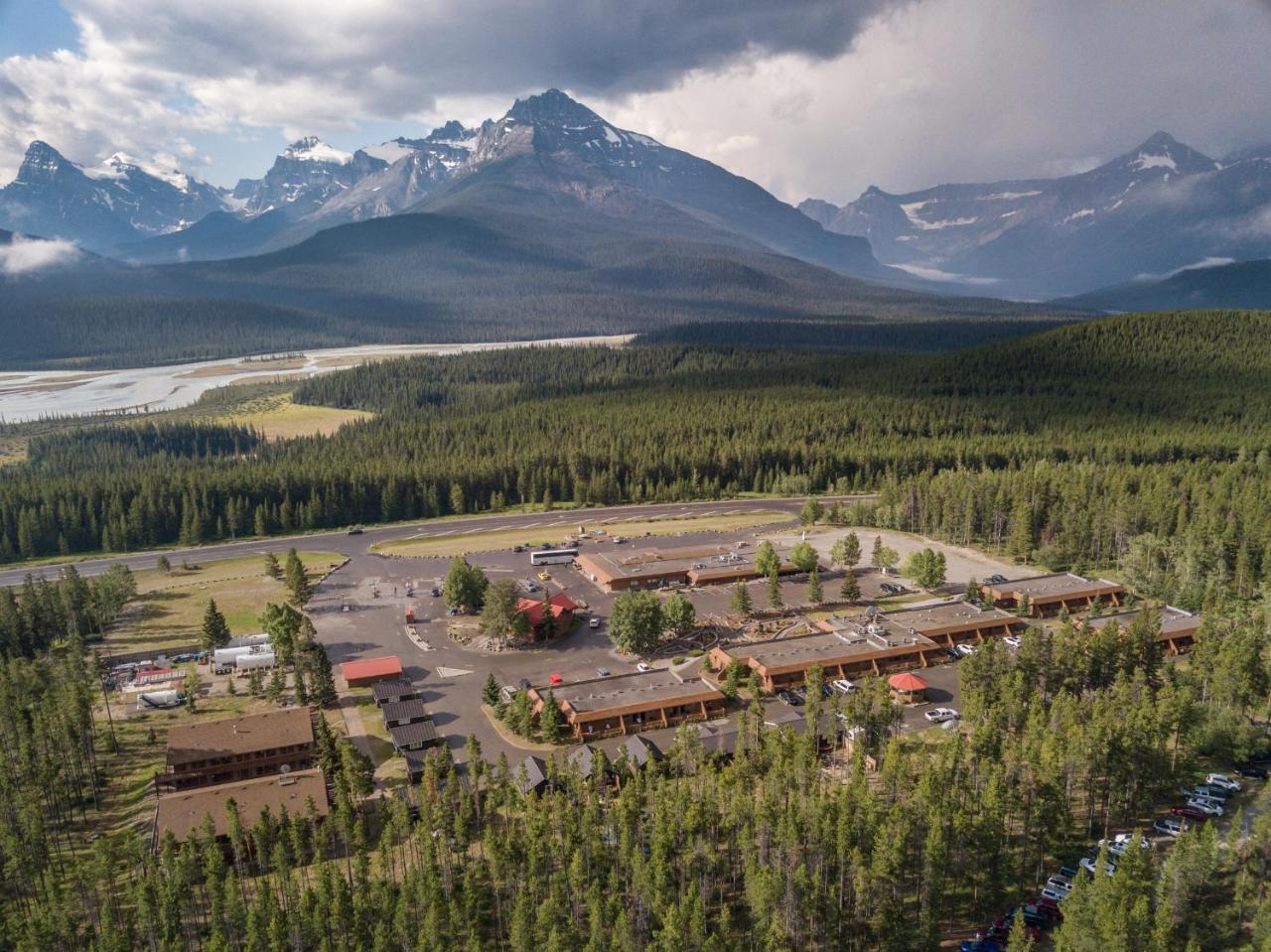 HOTEL CROSSING | ⋆⋆⋆ | SASKATCHEWAN RIVER CROSSING, CANADA | SEASON ...